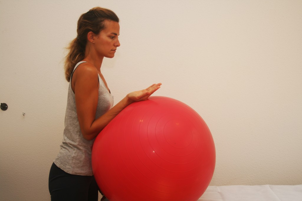 77. Auto mobilisation du coude en flexion - Masseur Kinésithérapeute ...